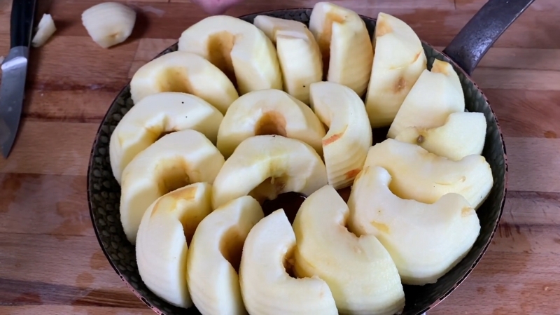 Classic French Tarte Tatin Recipe - A Step-by-Step Guide - Delice ...