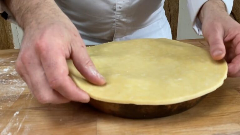 Classic French Tarte Tatin Recipe - A Step-by-Step Guide - Delice ...